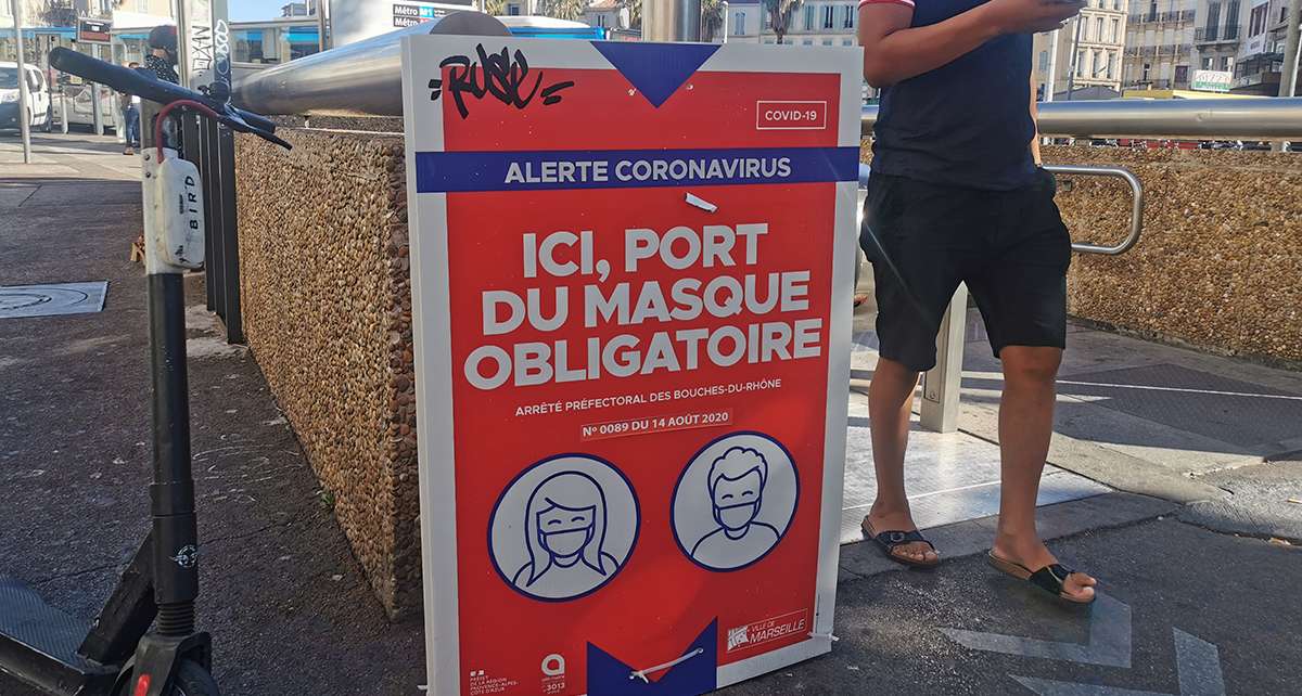 Lobligation Du Port Du Masque En Extérieur De Retour Dans Les Lieux